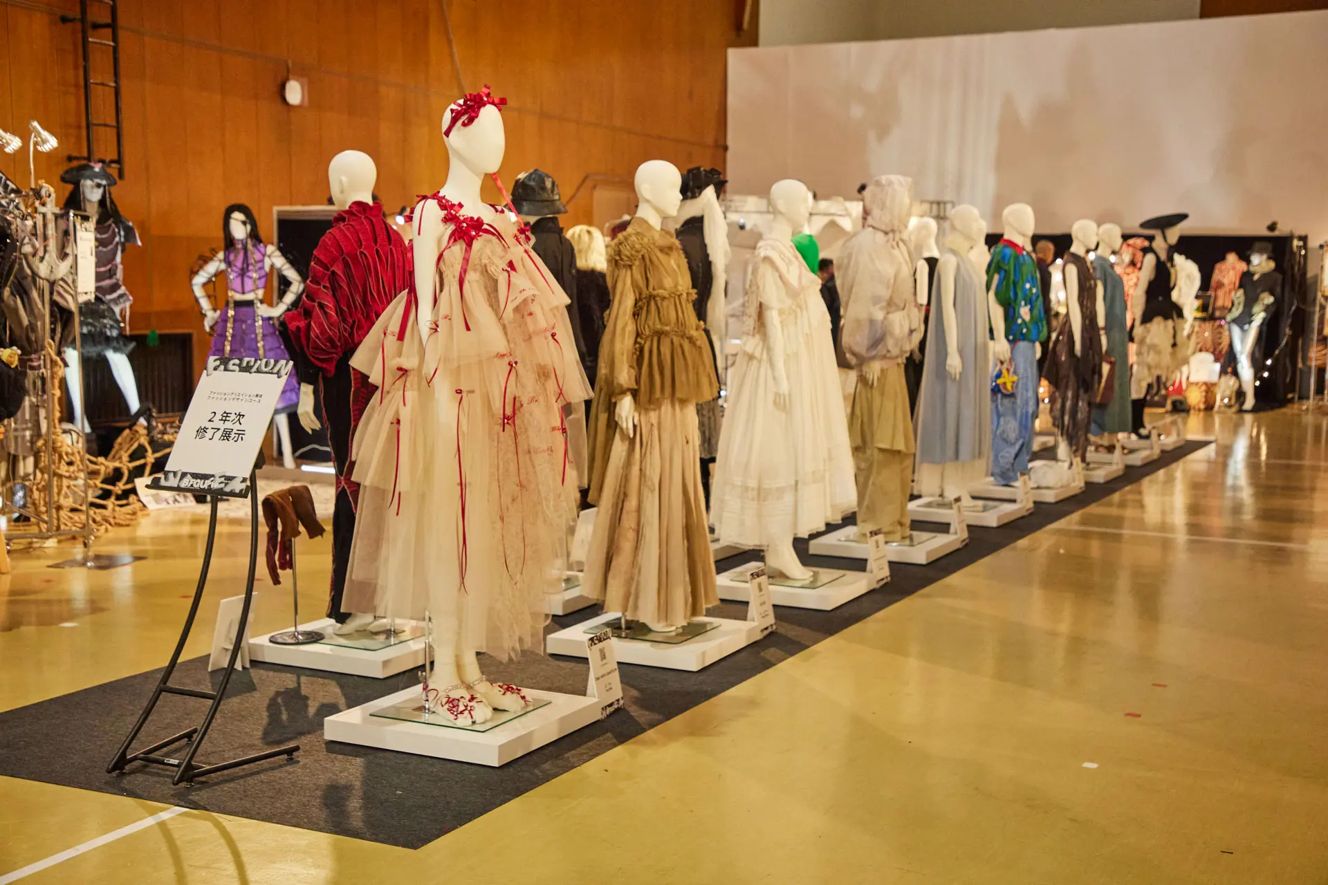 Exhibition - Fashion Design Course | 17th BFGU FW - 第17回 文化ファッション大学院大学 ファッションウィーク