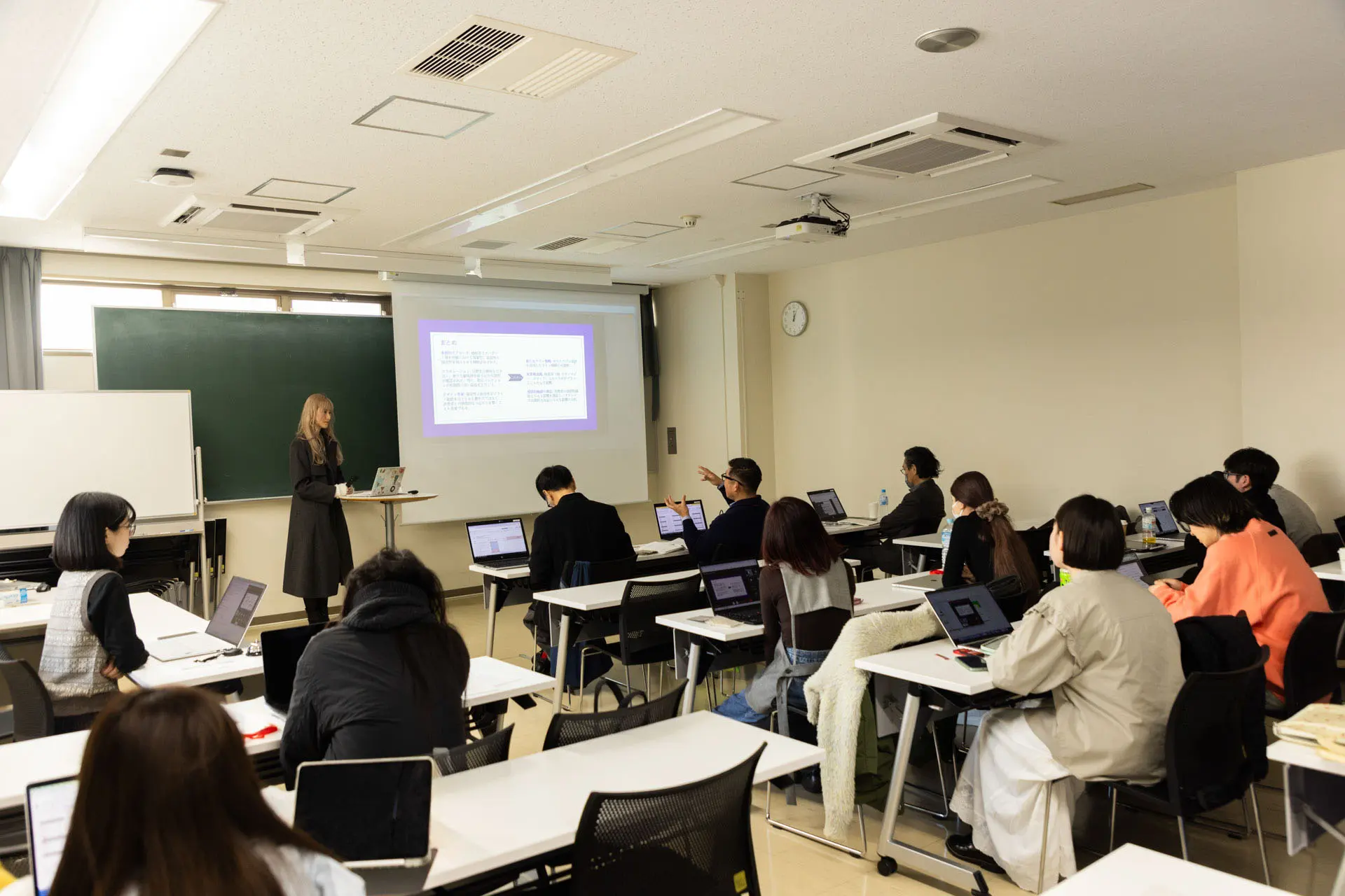 Presentation - Fashion Business Administration Course | 17th BFGU FW - 第17回 文化ファッション大学院大学 ファッションウィーク